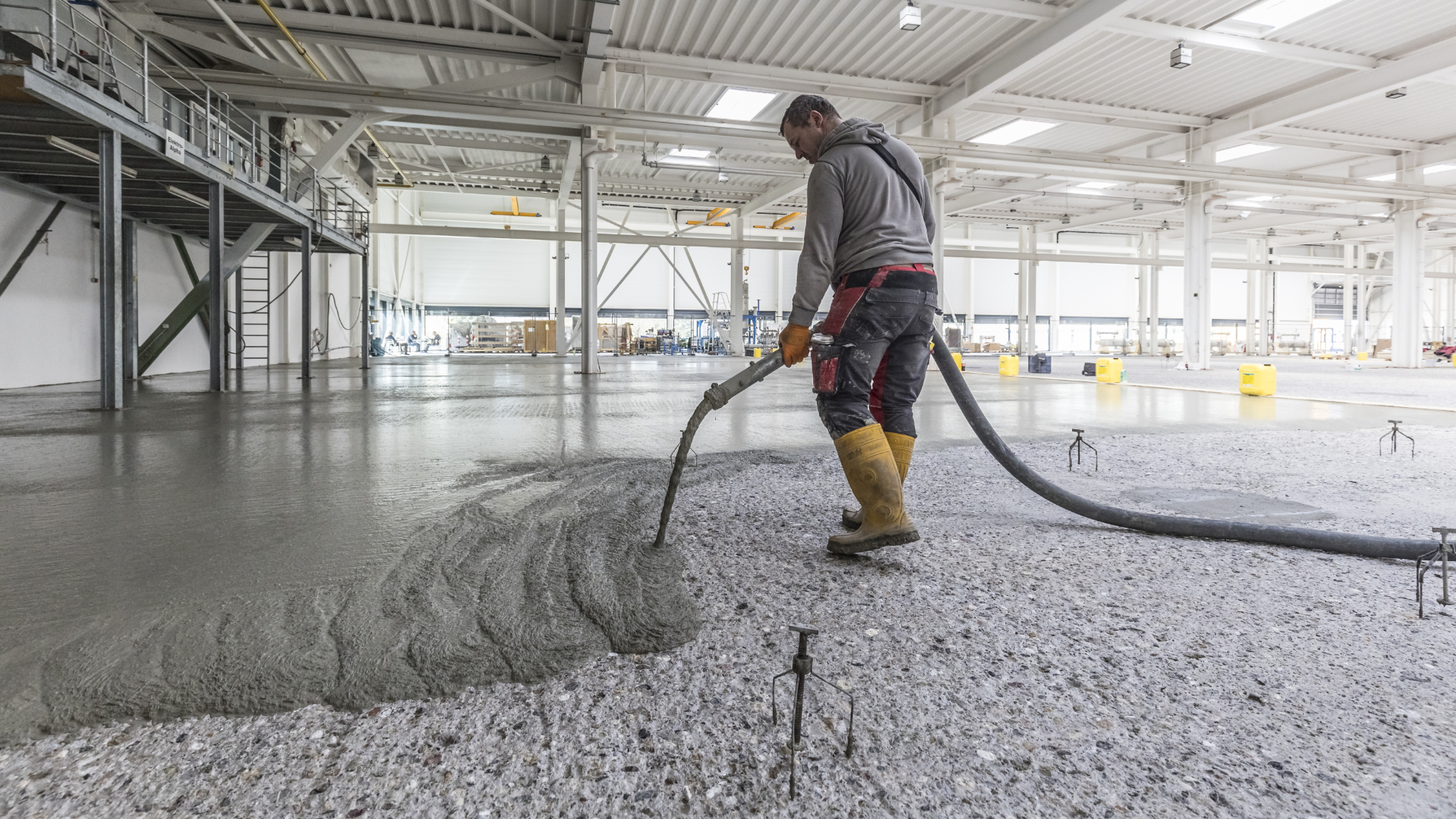 Wie repariert man einen Betonboden? | Saint-Gobain Weber Deutschland