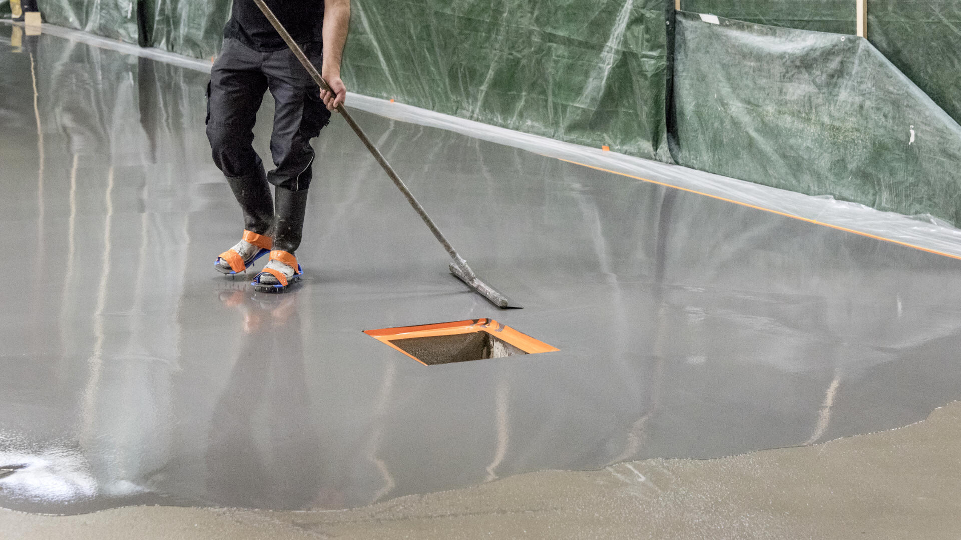 600 Tonnen hochfester Industrie-Fließestrich | Saint-Gobain Weber